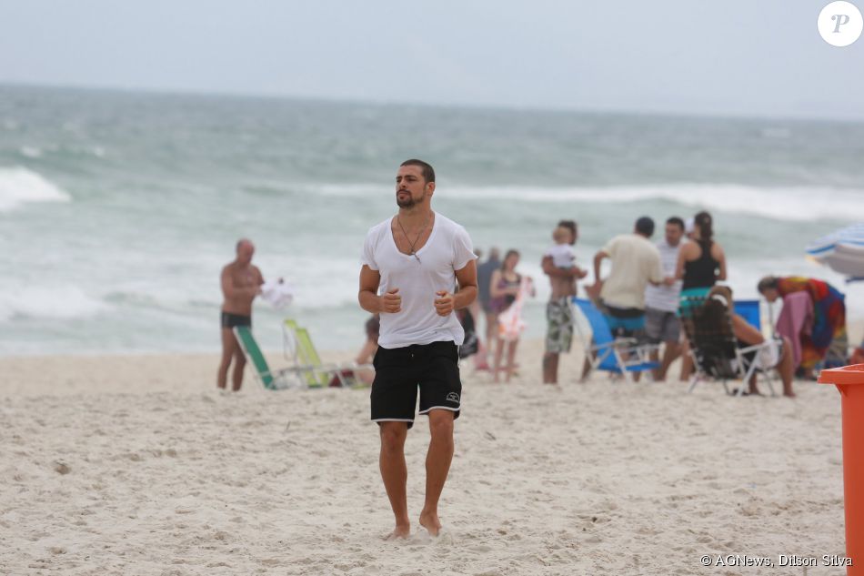 Além de corrida lateral, Cauã Reymond correu também de costas durante ...