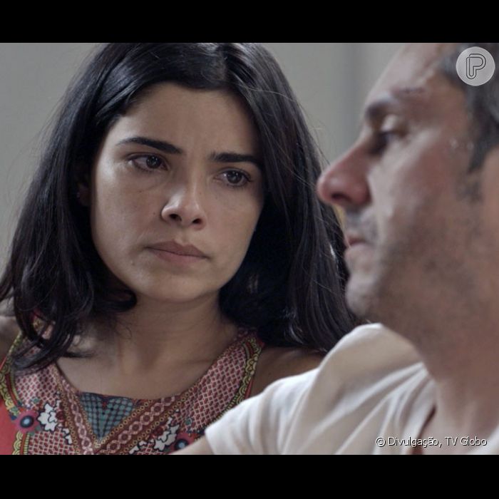 Toia (Vanessa Giácomo) está morando com Romero (Alexandre Nero) desde a ...