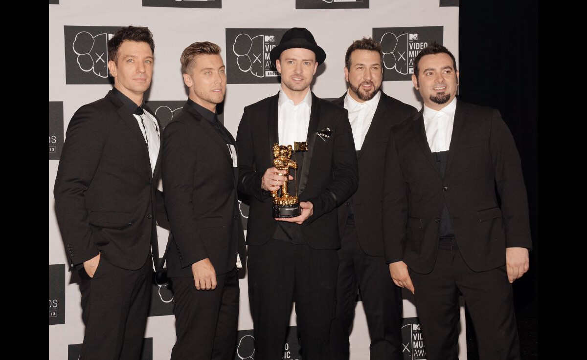 Foto: Justin Timberlake posa com seus ex-companheiros da banda *NSYNC ...