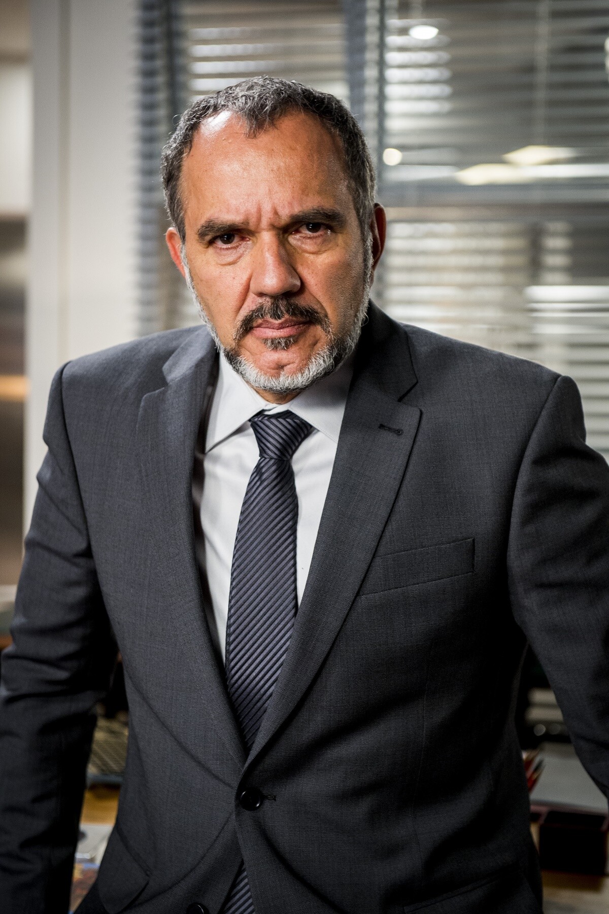 Foto: Germano (Humberto Martins), sabendo que Eliza (Marina Ruy Barbosa ...