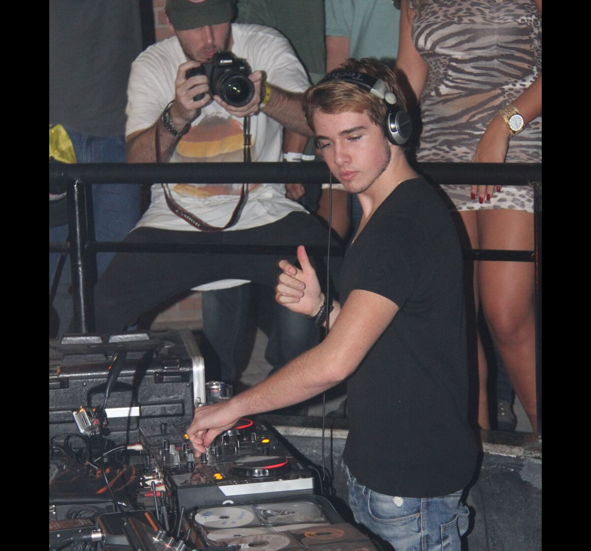 Foto: O DJ Olin Batista está fazendo sucesso com a mulherada - Purepeople
