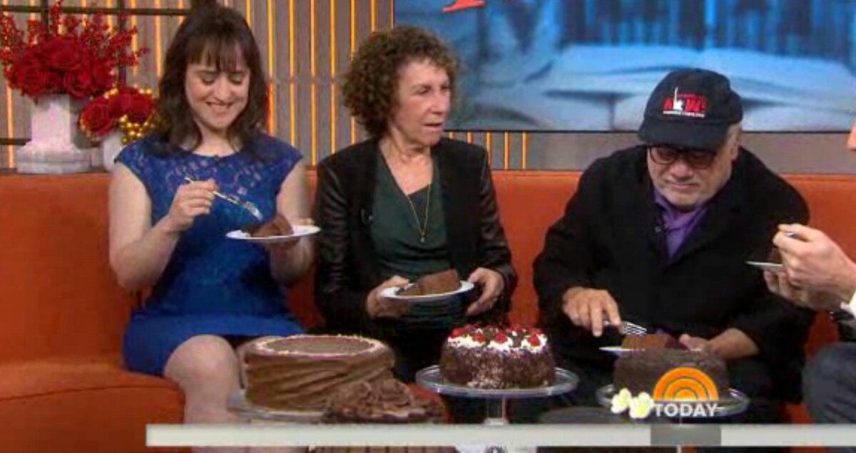 Rhea Perlman E Danny Devito Jovem Jake DeVito IMDb