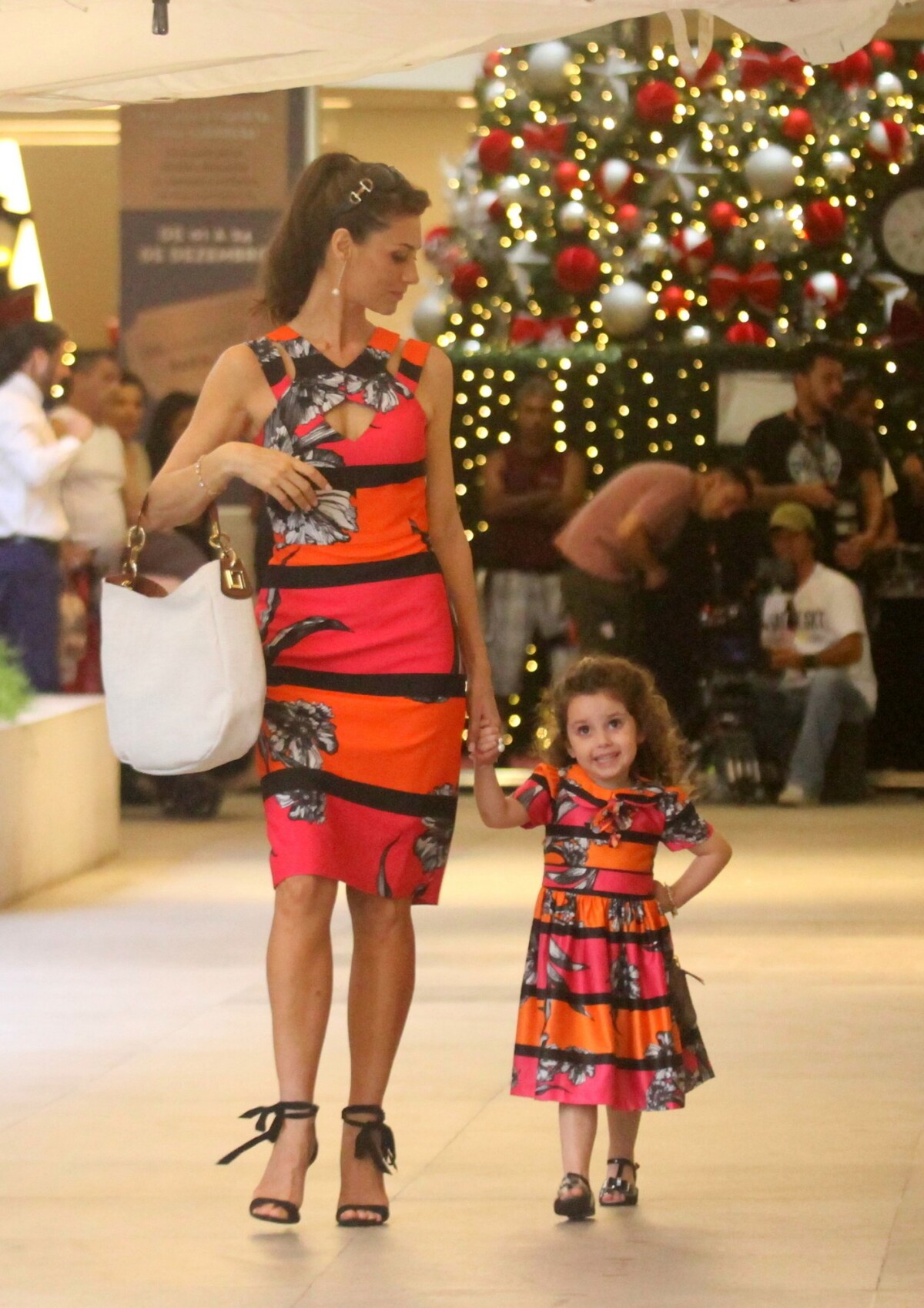 Foto: Ivana (Antonietta Uhebe) será criada para seguir o exemplo da mãe ...