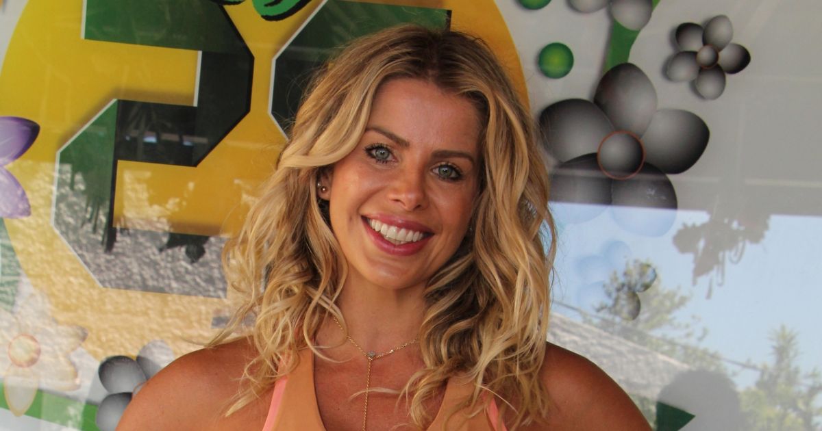 Karina Bacchi, aos 40 anos, está grávida de seu primeiro filho - Purepeople