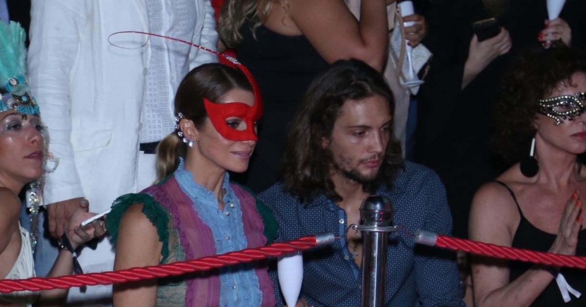 Leticia Spiller e o namorado, Pablo Vares, curtiram apresentação em ...