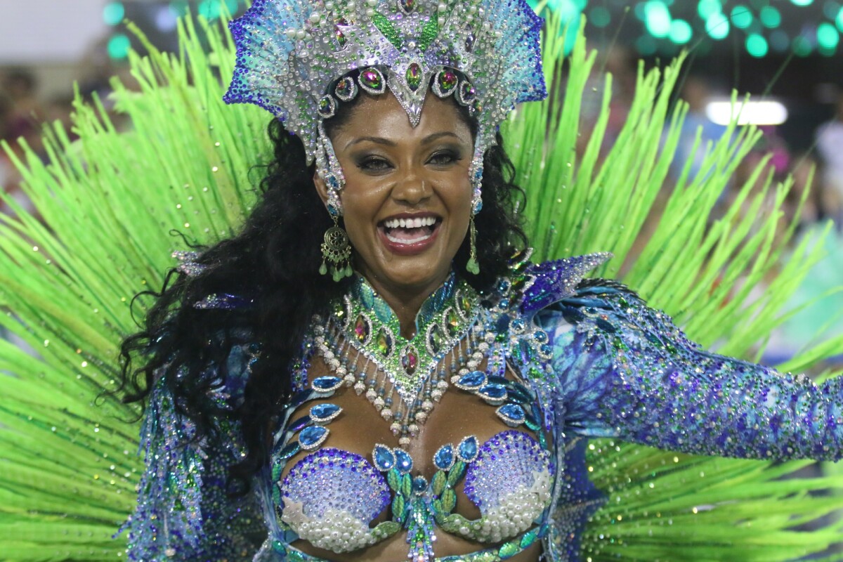 Vídeo: Camila Silva, rainha de bateria da Mocidade, conta o que mais incomoda no look de rainha ...