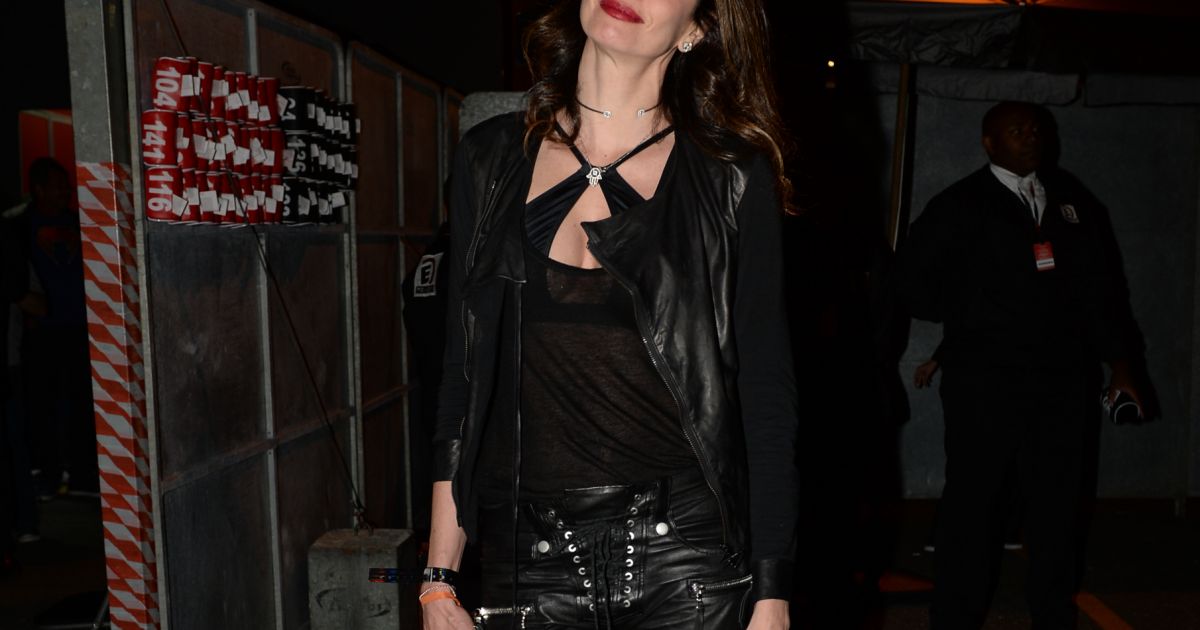 Luciana Gimenez compartilhou foto no Instagram em que aparece deitada ...