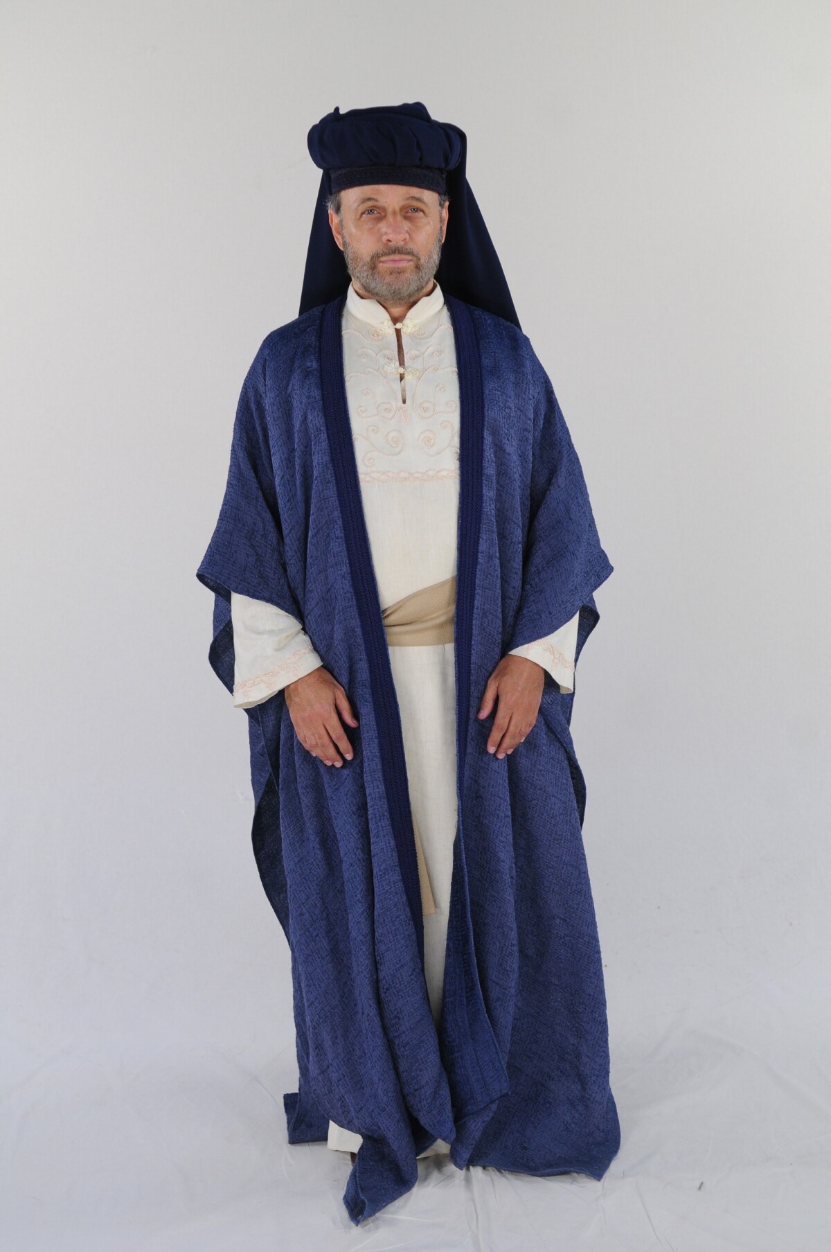 Foto: Asher (Rafael Gevu) procura Ravina (Marcos Breda) e pede Joana ...