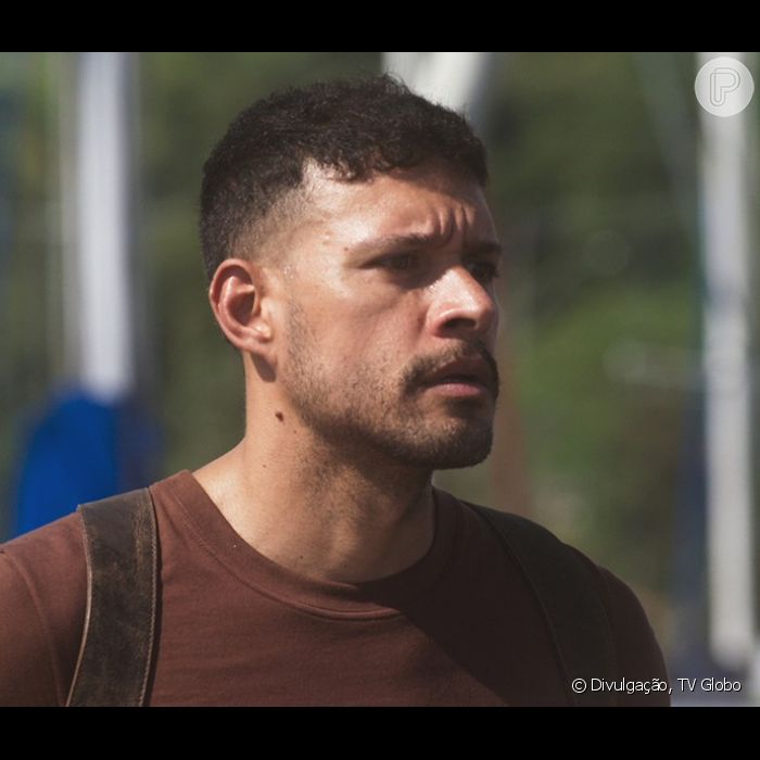 Fininho (Hugo Resende) vai atrás de Salete (Claudia Raia) na favela do ...