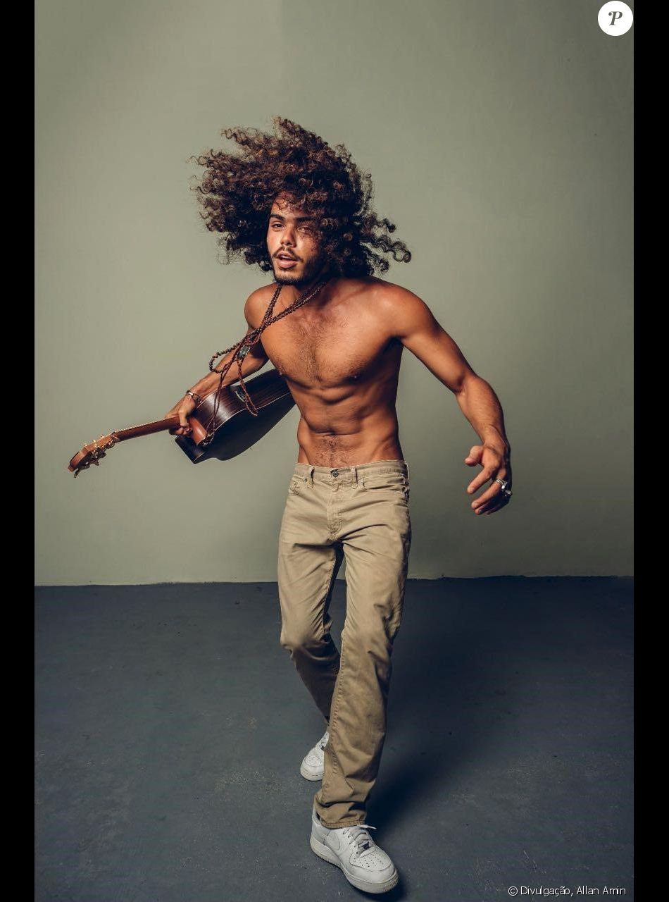 Enzo Romani lançou recentemente, em março, seu primeiro EP, chamado ...