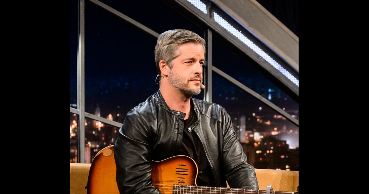 Victor Chaves parabenizou as crianças participantes do 'The Voice Kids ...