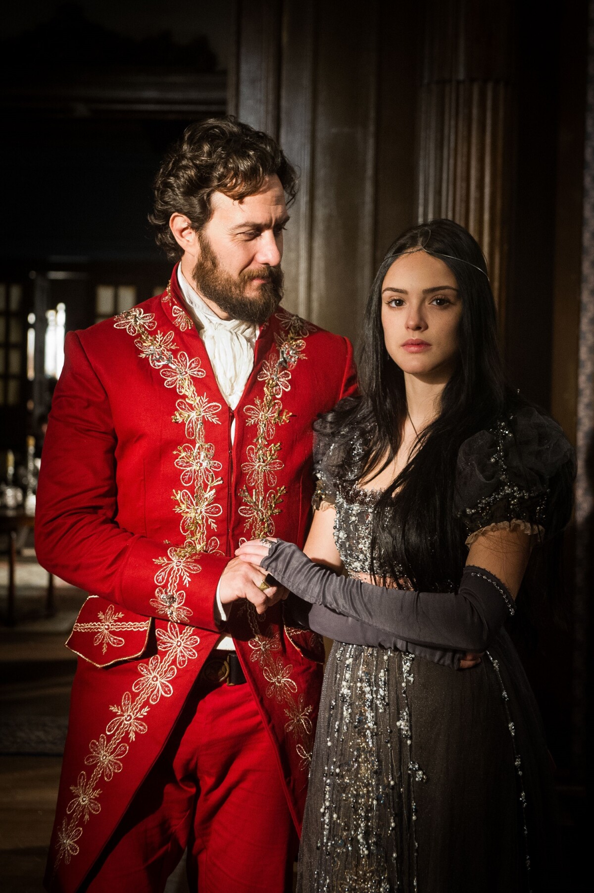 Foto: Anna (Isabelle Drummond) decide se casar com Thomas (Gabriel ...