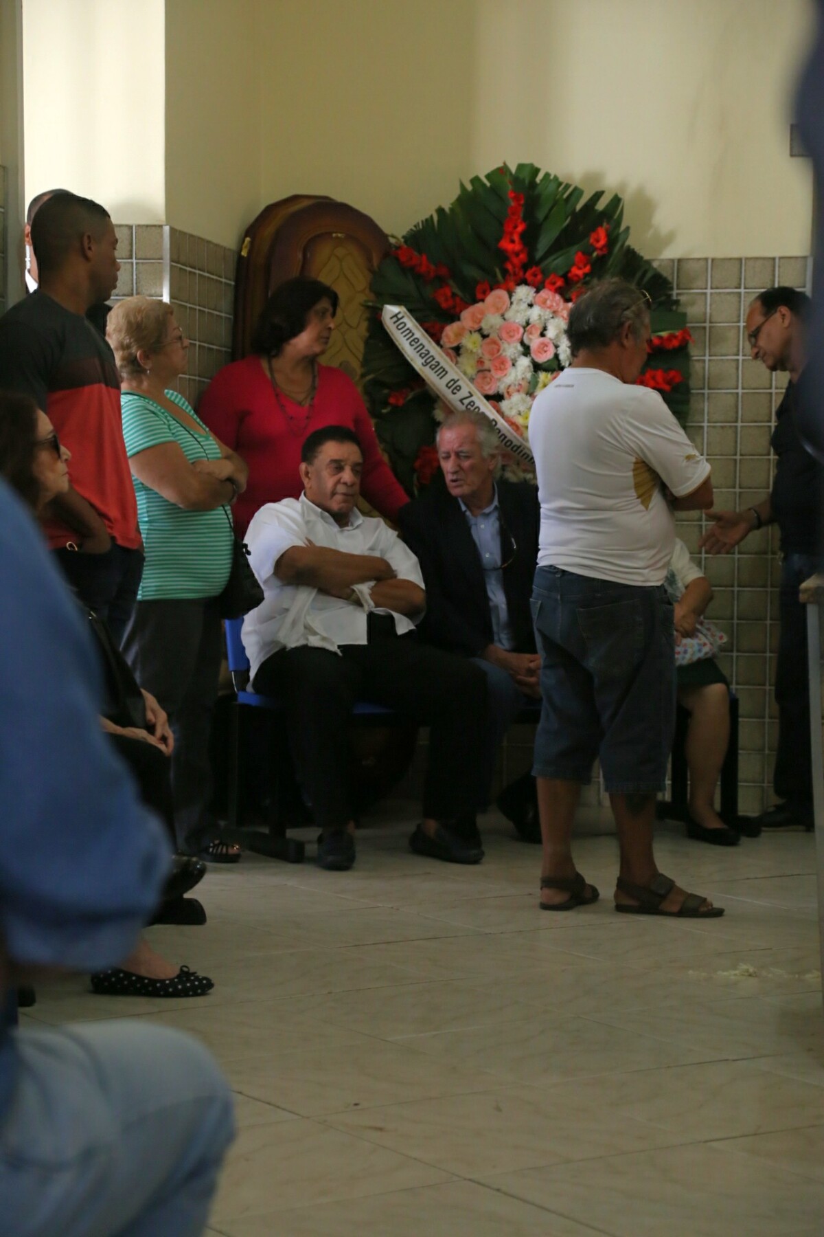 Foto: Agnaldo Timóteo também passou pelo velório de Jerry Adriani. O ...