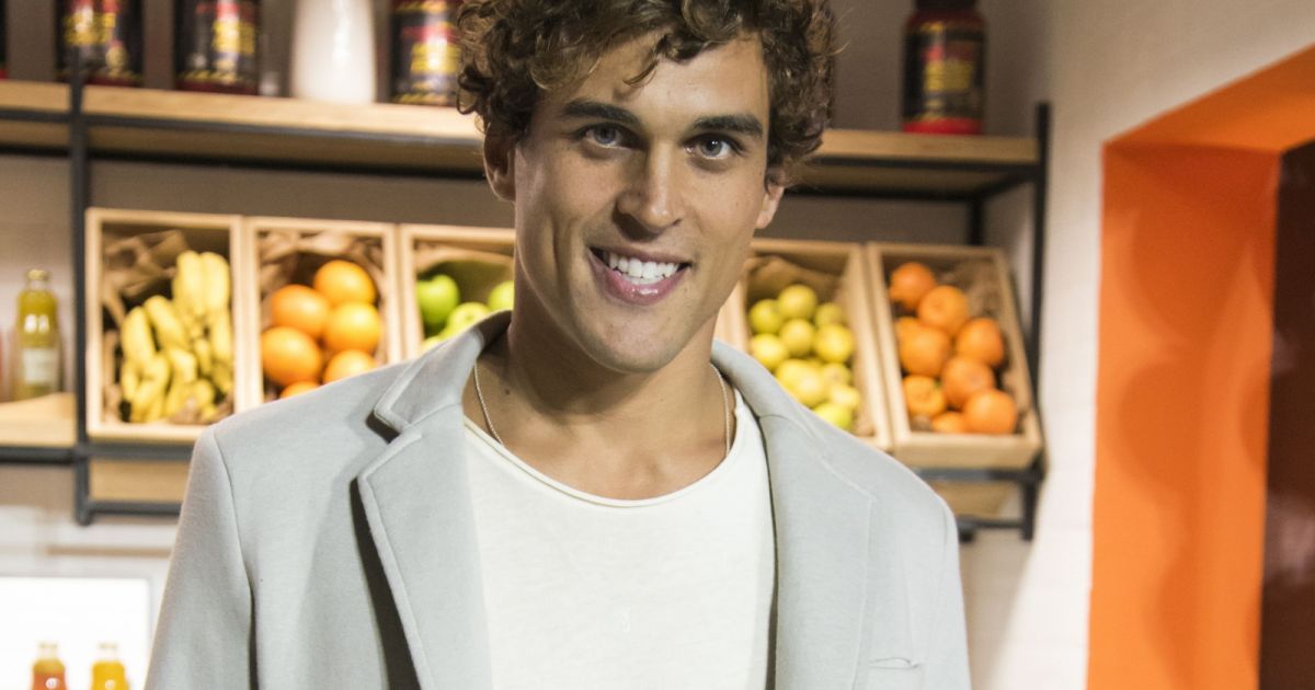 Gabriel (Felipe Roque) será acompanhado por Irene (Louise Cardoso) até ...