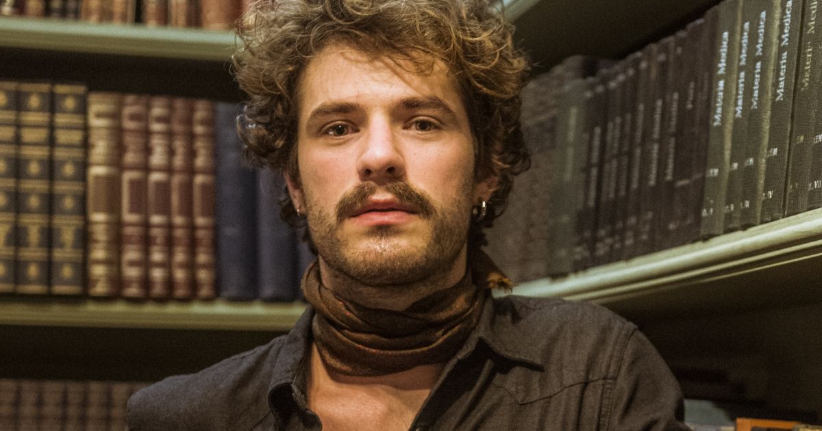 Maurício Destri performa em 'Os Dias Eram Assim', e admite: 'Bacia era ...