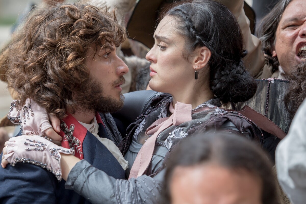 Foto: Joaquim (Chay Suede) salvou Anna (Isabelle Drummond) de uma ...