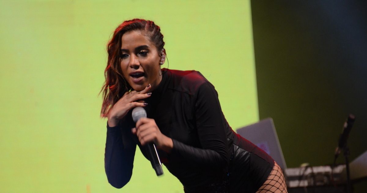 Jornal relembrou infância pobre de Anitta - Purepeople