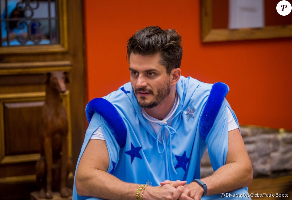 Ex-BBB Marcos disse que a agenda para cirurgias no nariz está cheia ...