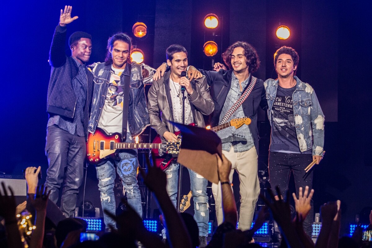 Foto: Os cinco integrantes da banda 4.4 se despediram do público no ...