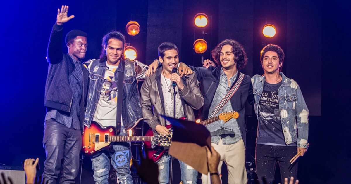 Os cinco integrantes da banda 4.4 se despediram do público no último ...