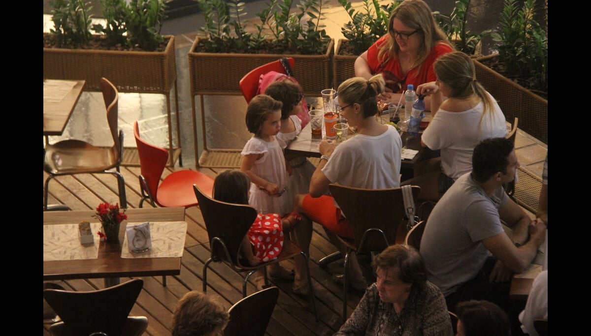 Foto: Bianca Rinaldi, de 'Em Família', leva as filhas Beatriz e Sofia ...