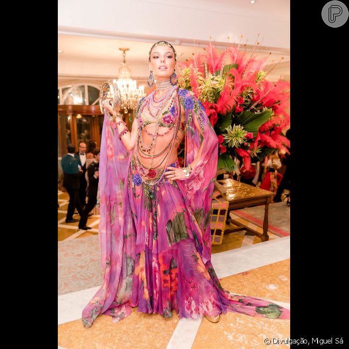Empoderamento inspirou o look de Isis Valverde no Baile do Copa 2018 ...