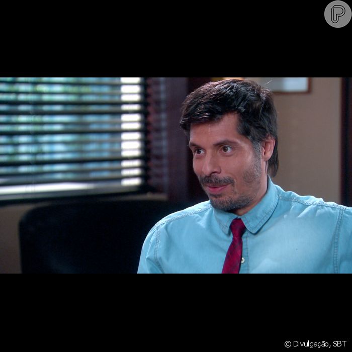 Leonardo (Daniel Alvim) é promovido por Gustavo (Carlo Porto) ao cargo ...