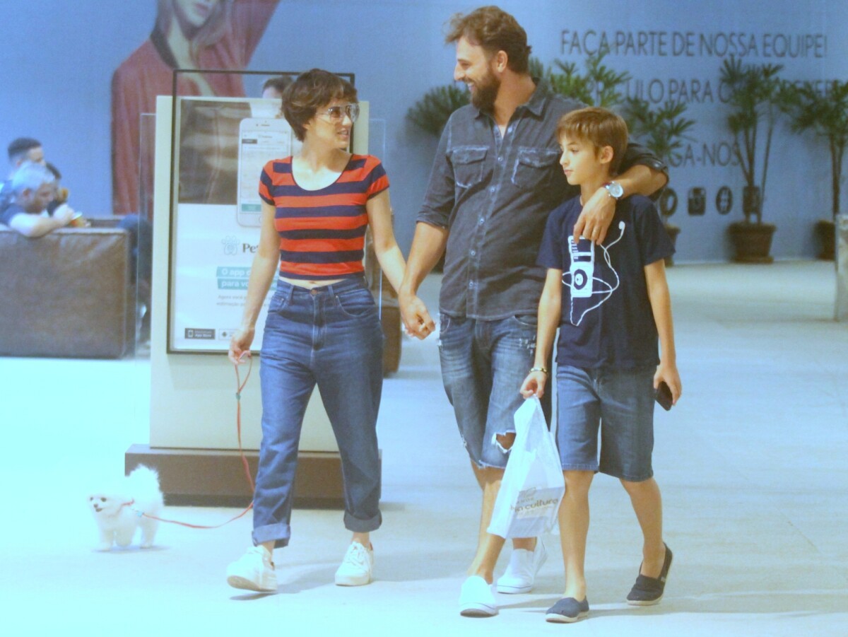 Foto: Fernanda Vasconcellos e Cássio Reis passearam no Fashion Mall, em ...