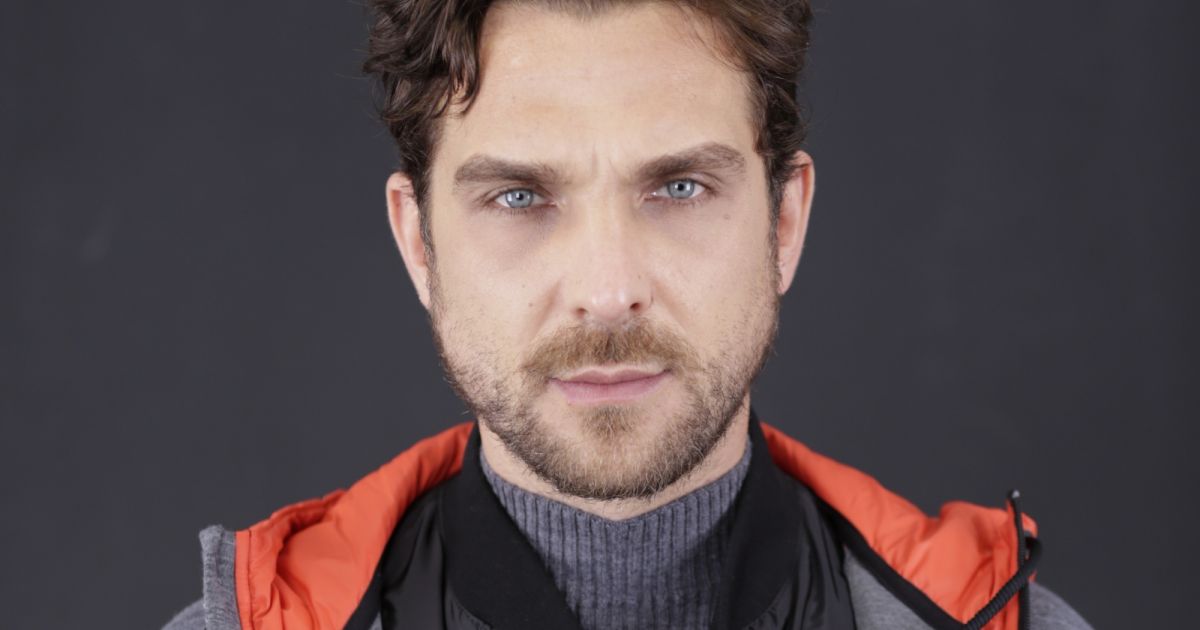 Benjamin (Igor Rickli) fica triste ao recordar de Zoe (Juliana Knust ...