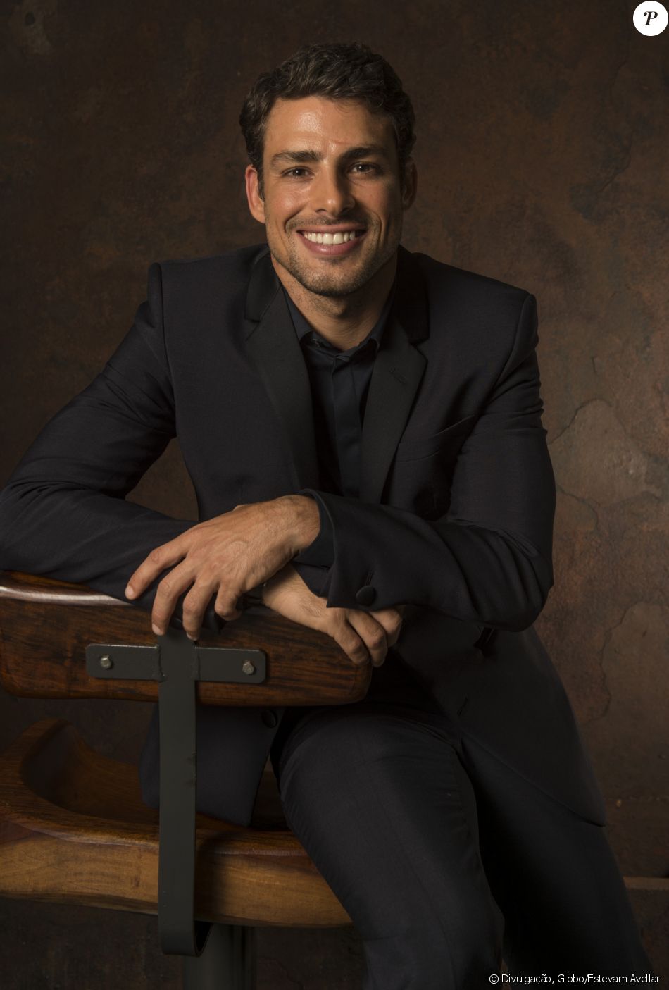 Cauã Reymond relembrou relaxamento nos cabelos para novela 'Da Cor do ...