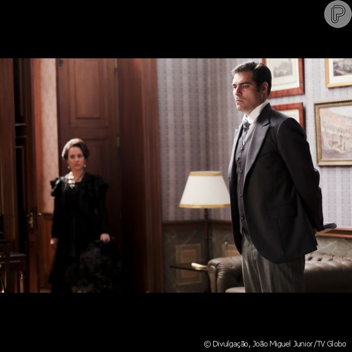 Julieta (Gabriela Duarte) flagra quando Susana (Alessandra Negrini) se ...