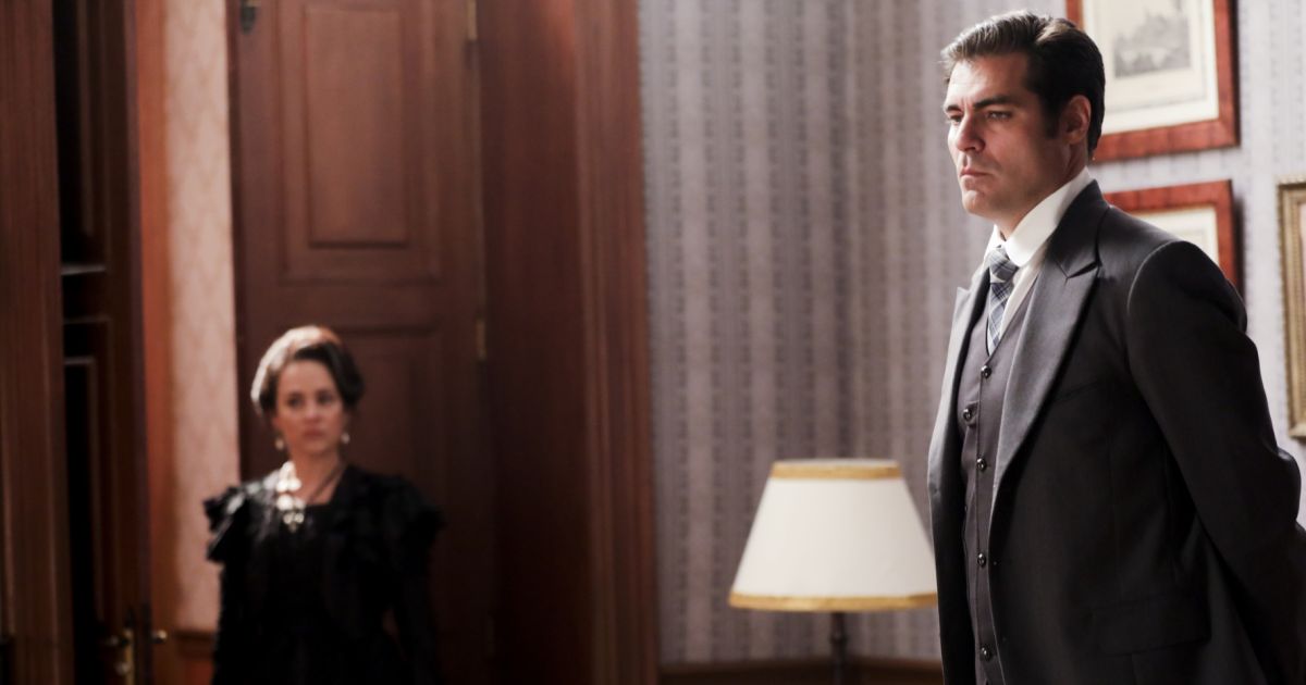 Julieta (Gabriela Duarte) flagra quando Susana (Alessandra Negrini) se ...