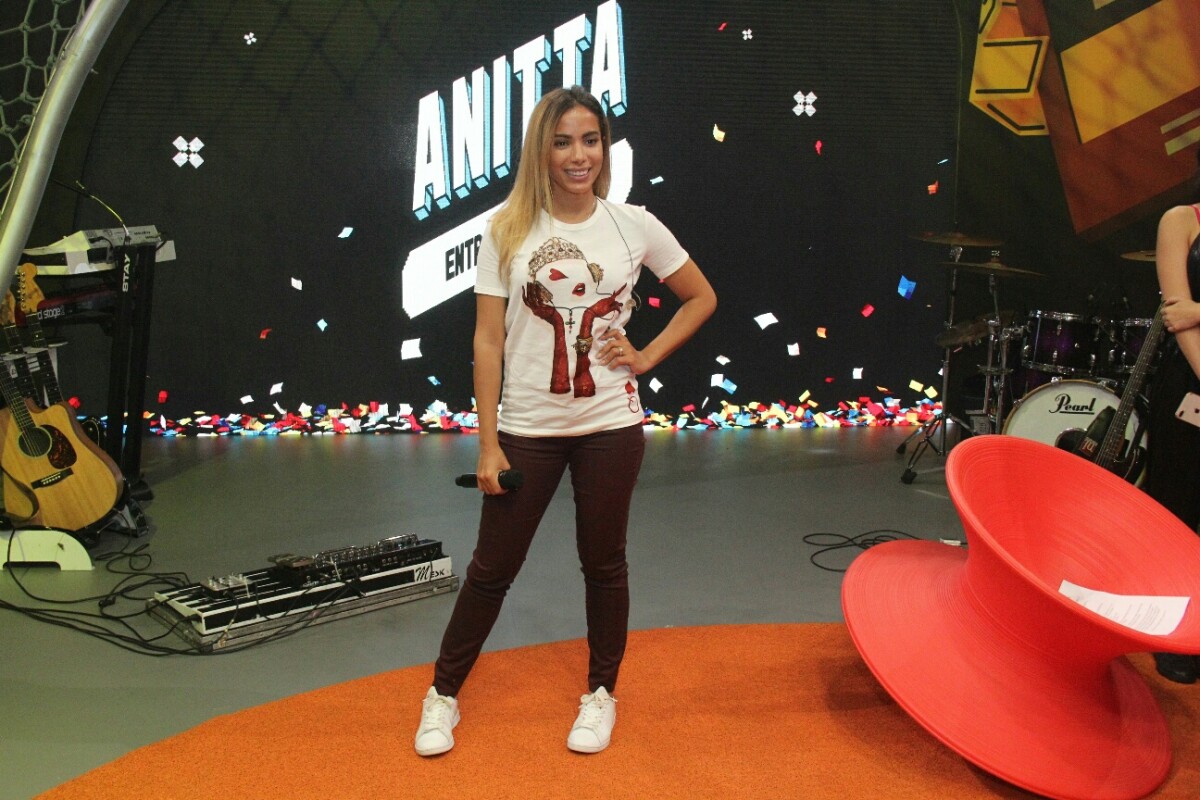 Foto: Anitta precisou voltar ao Brasil para fazer o programa 'Anitta ...