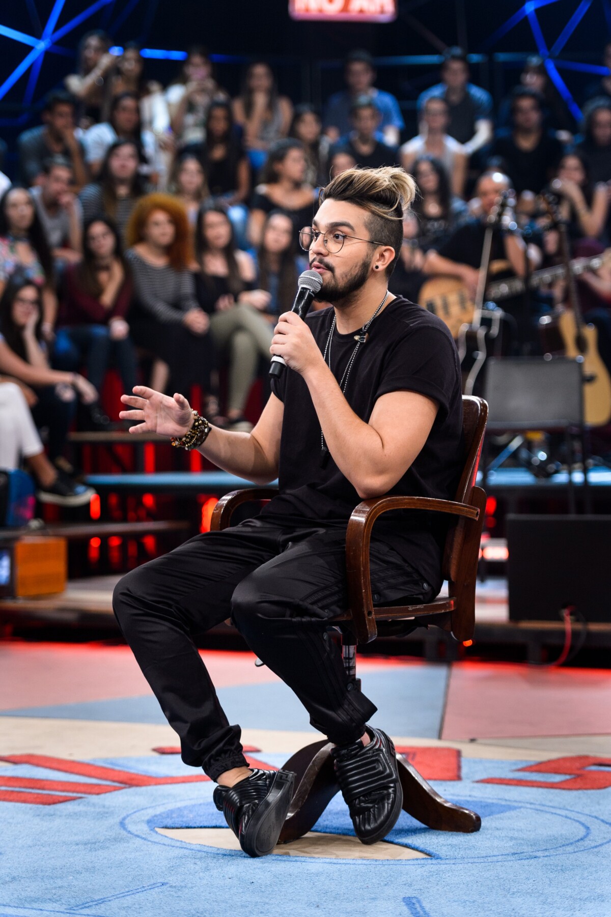 Foto: Luan solta a voz nos seus grandes sucessos como 'Eu, você, o mar ...