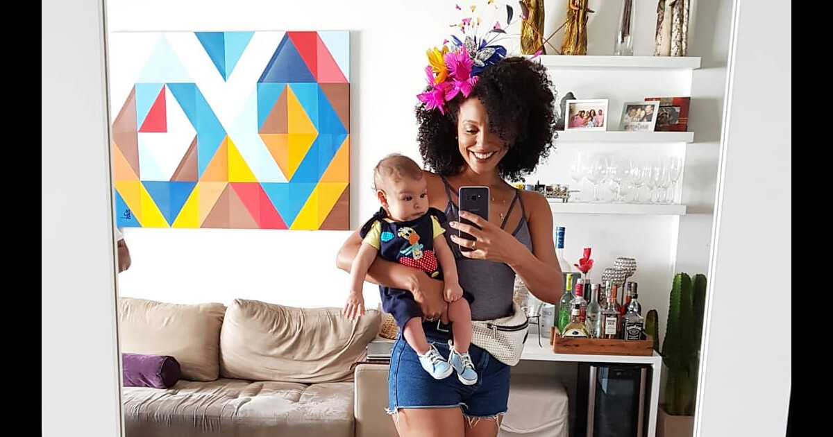 Sheron Menezzes leva filho de 6 meses à praia: 'Primeira vez curtindo ...