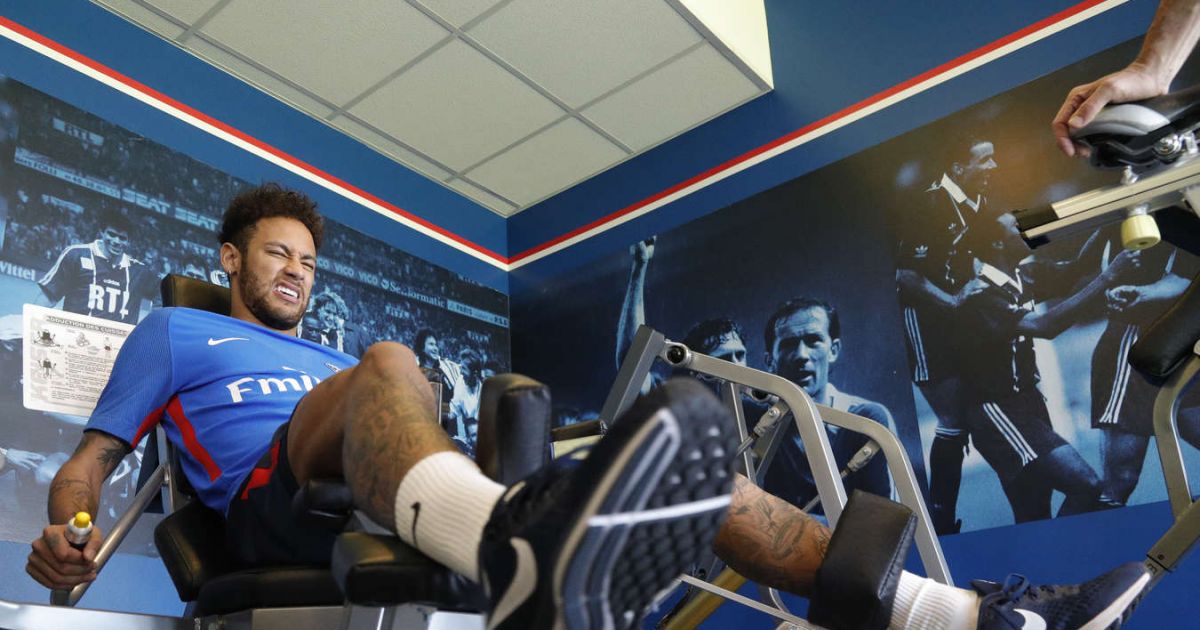 Neymar fez exercícios na academia - Purepeople