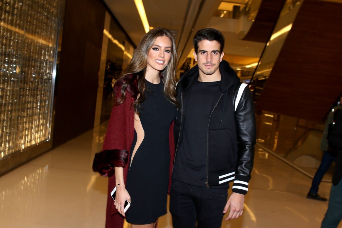 Foto: Enzo Celulari namora Victoria Grendene - Purepeople