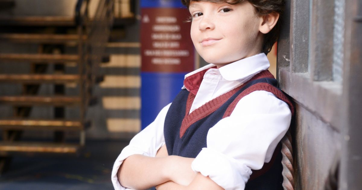 Theo Medon é Mário Antunes na novela 'As Aventuras de Poliana' - Purepeople