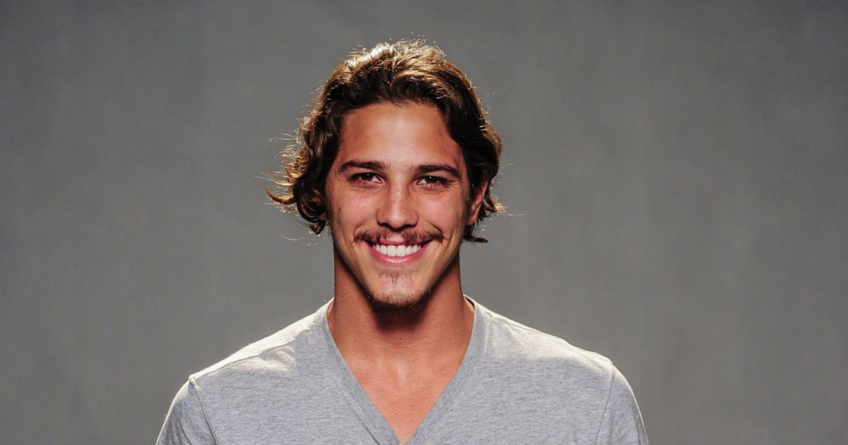 Romulo Neto foi clicado em praia de Búzios com Yanna Lavigne - Purepeople