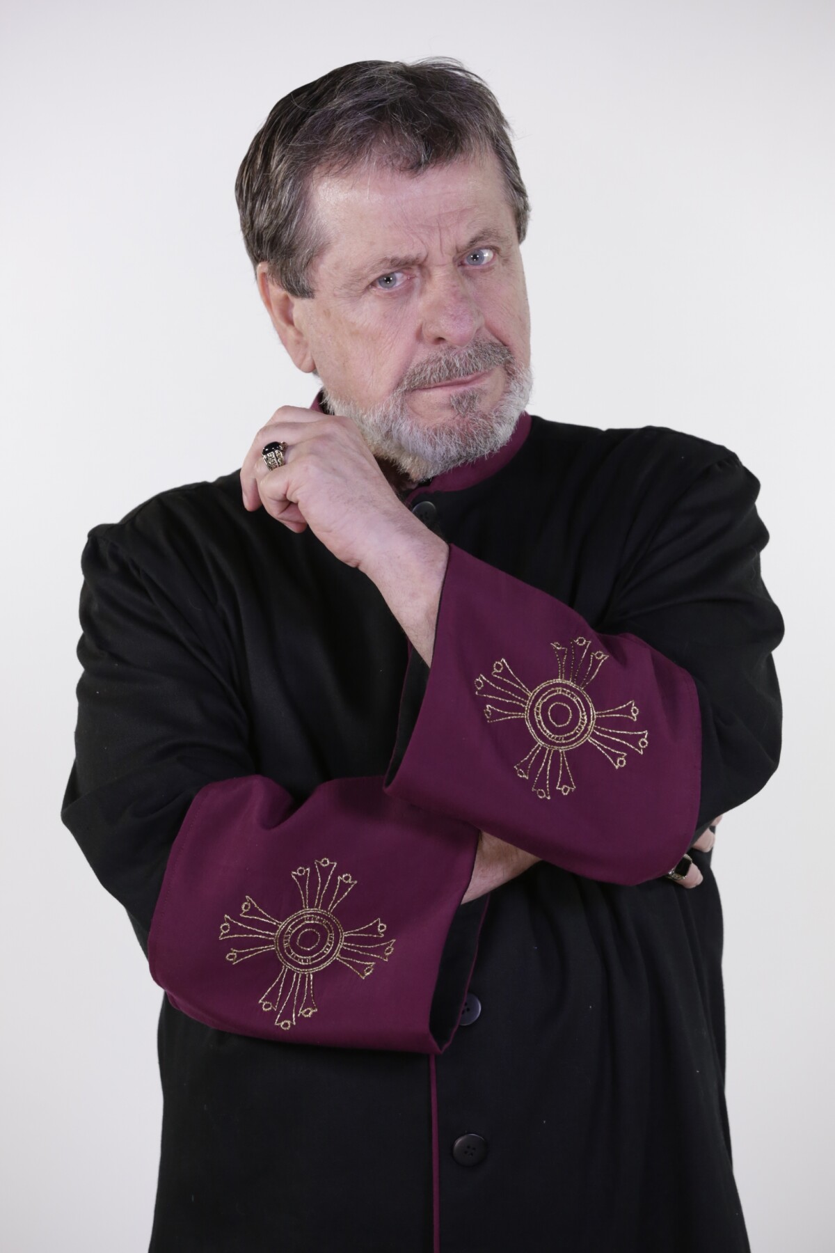 Foto: Ao perceber que Stefano (Flávio Galvão) não tem boas intenções ...