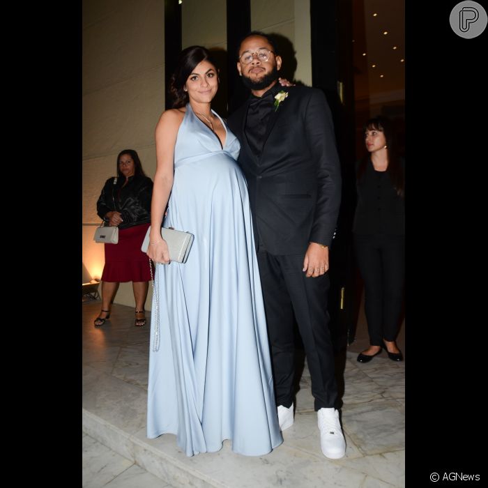 O rapper Emicida e a mulher, Marina Santa Helena, foram padrinhos no ...