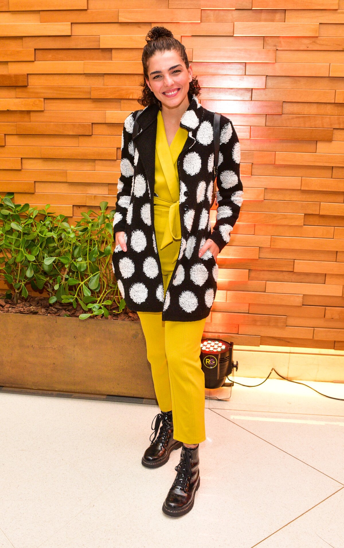 Foto: Julia Konrad prestigiou a pré-estreia do filme 'Talvez Uma ...