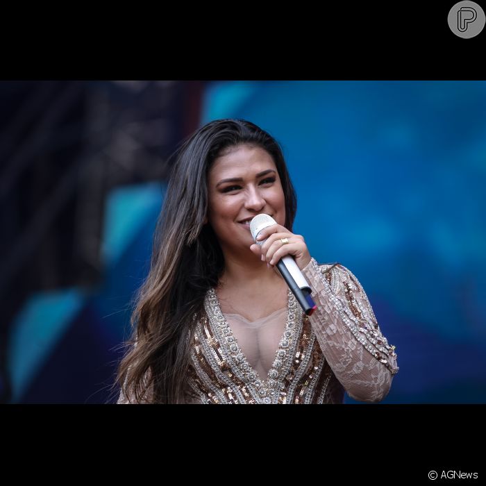 Simone faz uso de botox na testa - Purepeople