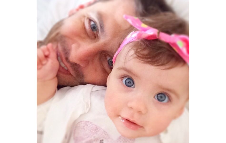 Henri Castelli curte a filha, Maria Eduarda, em foto: 'Só namorando ...