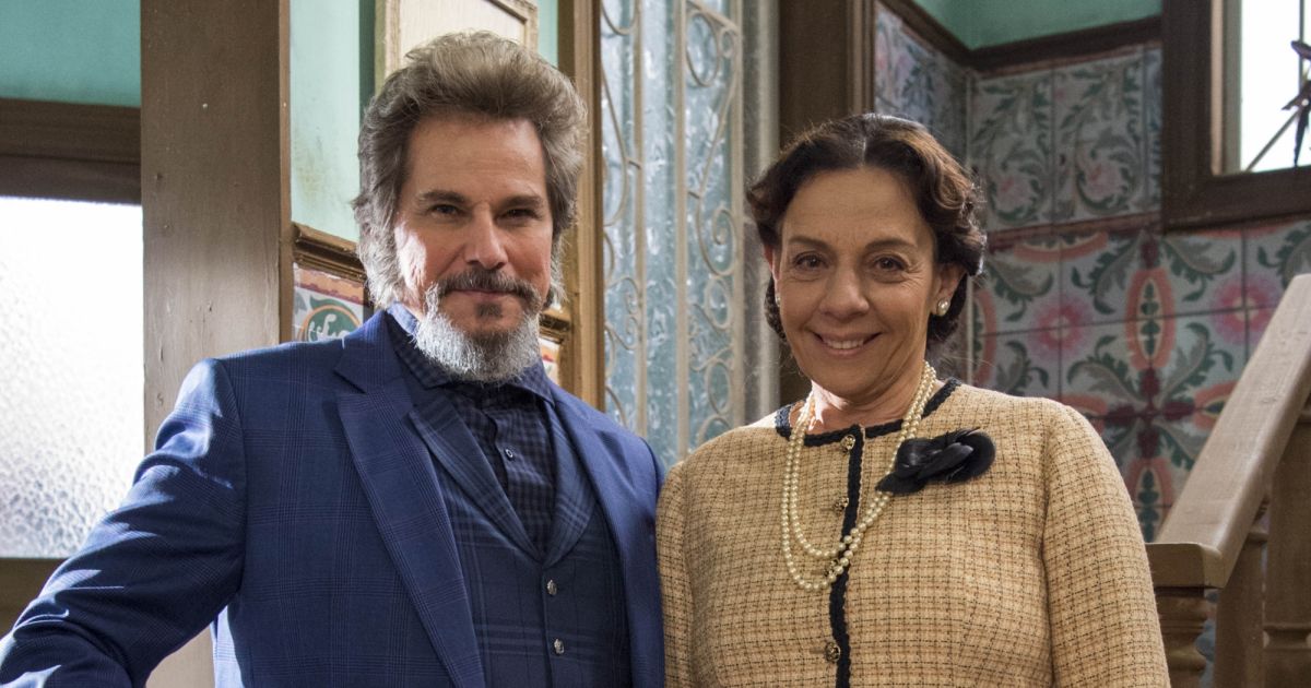 Agustina (Rosi Campos) assim como Carmen (Christiane Torloni) alega ...