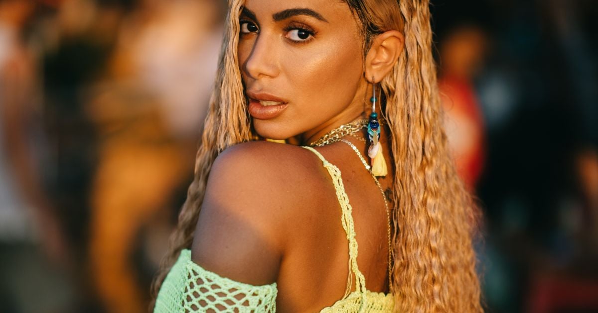 Anitta apostou em looks icônicos e tendências dos anos 2000 em clipe ...