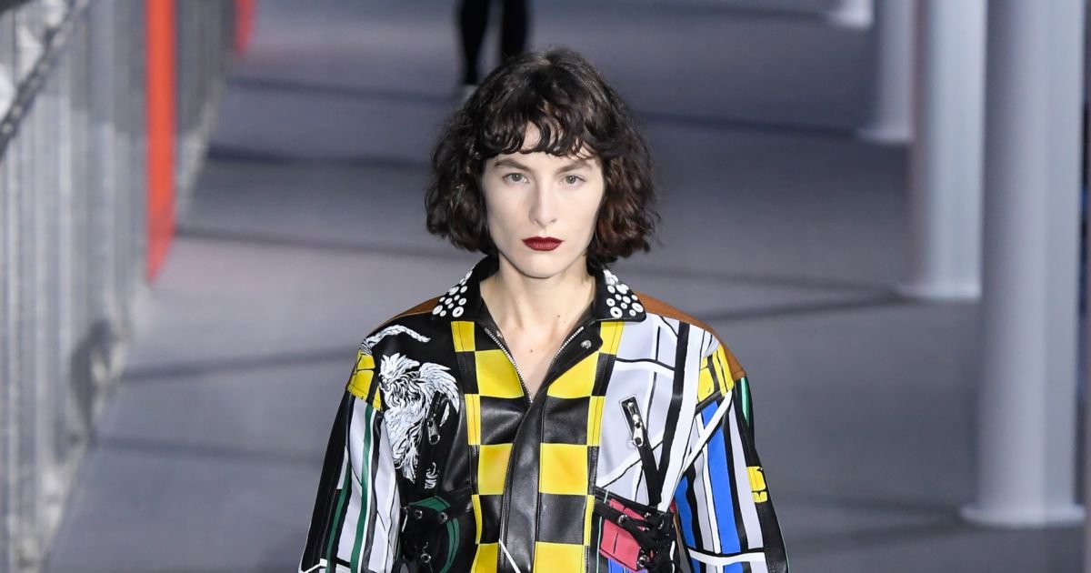 Grafismos geométricos e xadrez coloridos fazem parte da coleção de ...