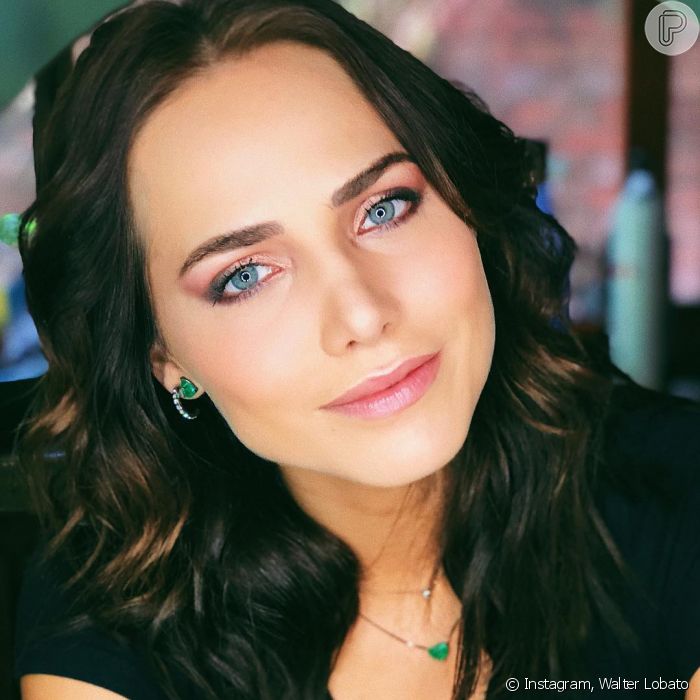 Letícia Colin: Rosa suave marcando o côncavo - Purepeople