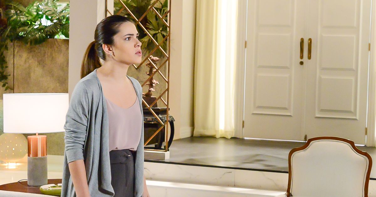 Luísa (Milena Toscano) discute com Afonso (Victor Pecoraro) após ele ...