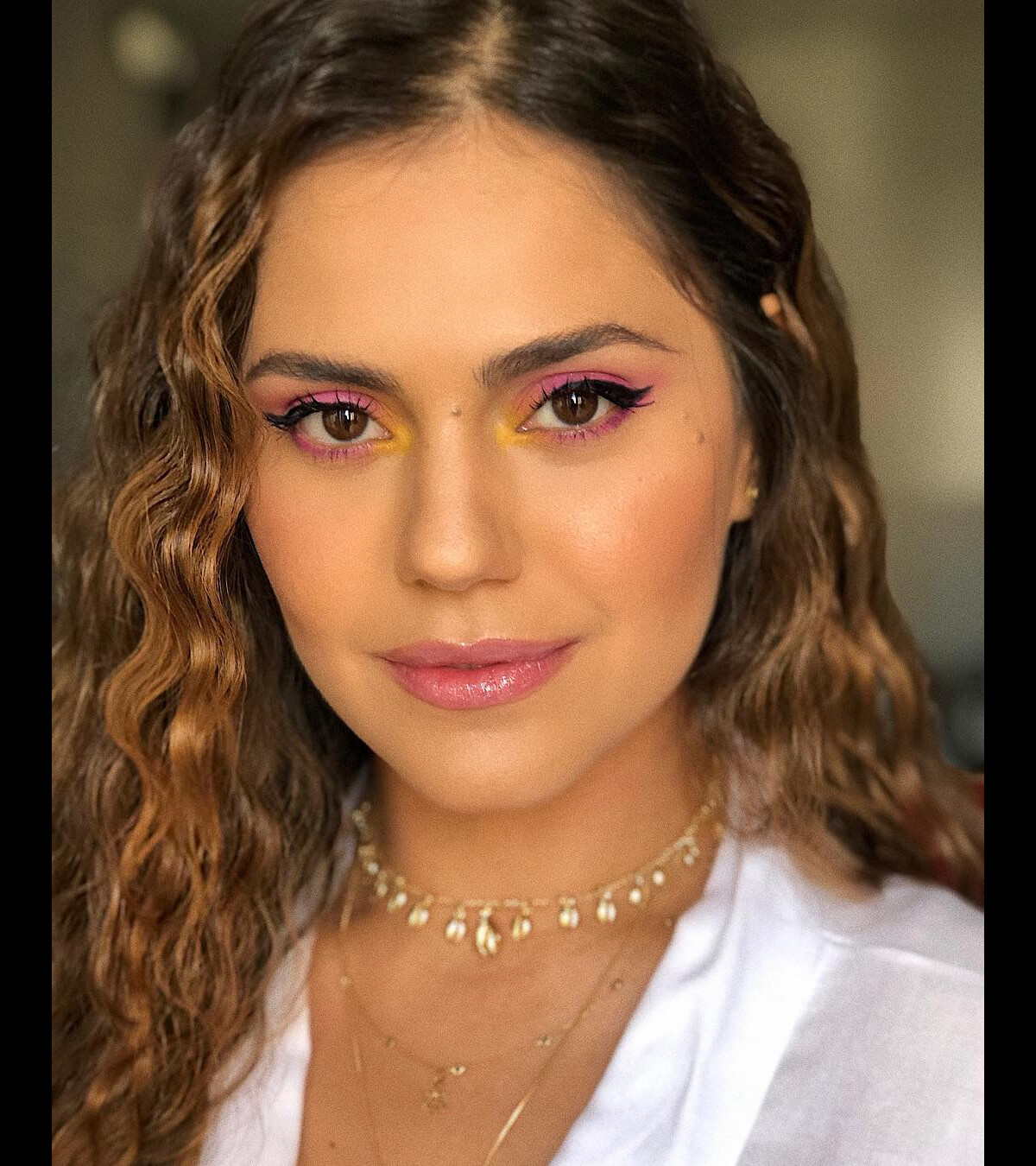 Foto: Maquiagem amarela para iluminar:Jéssika Alvez também usou o ...